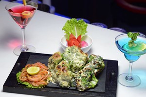 Cocktail & Cheese Pairings for the Hosting a Party